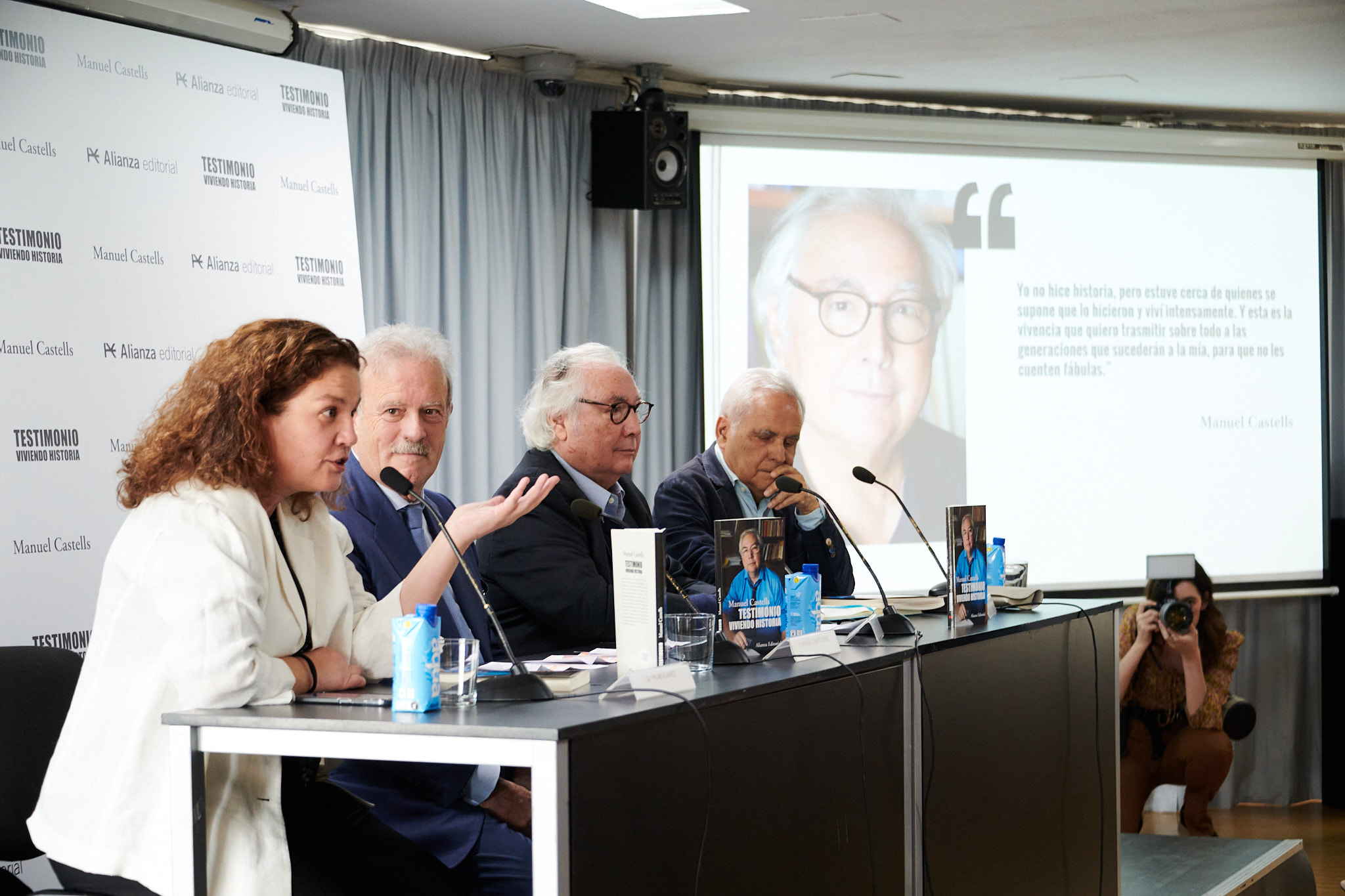 Presentación del libro Testimonio: viviendo historia de Manuel Castells